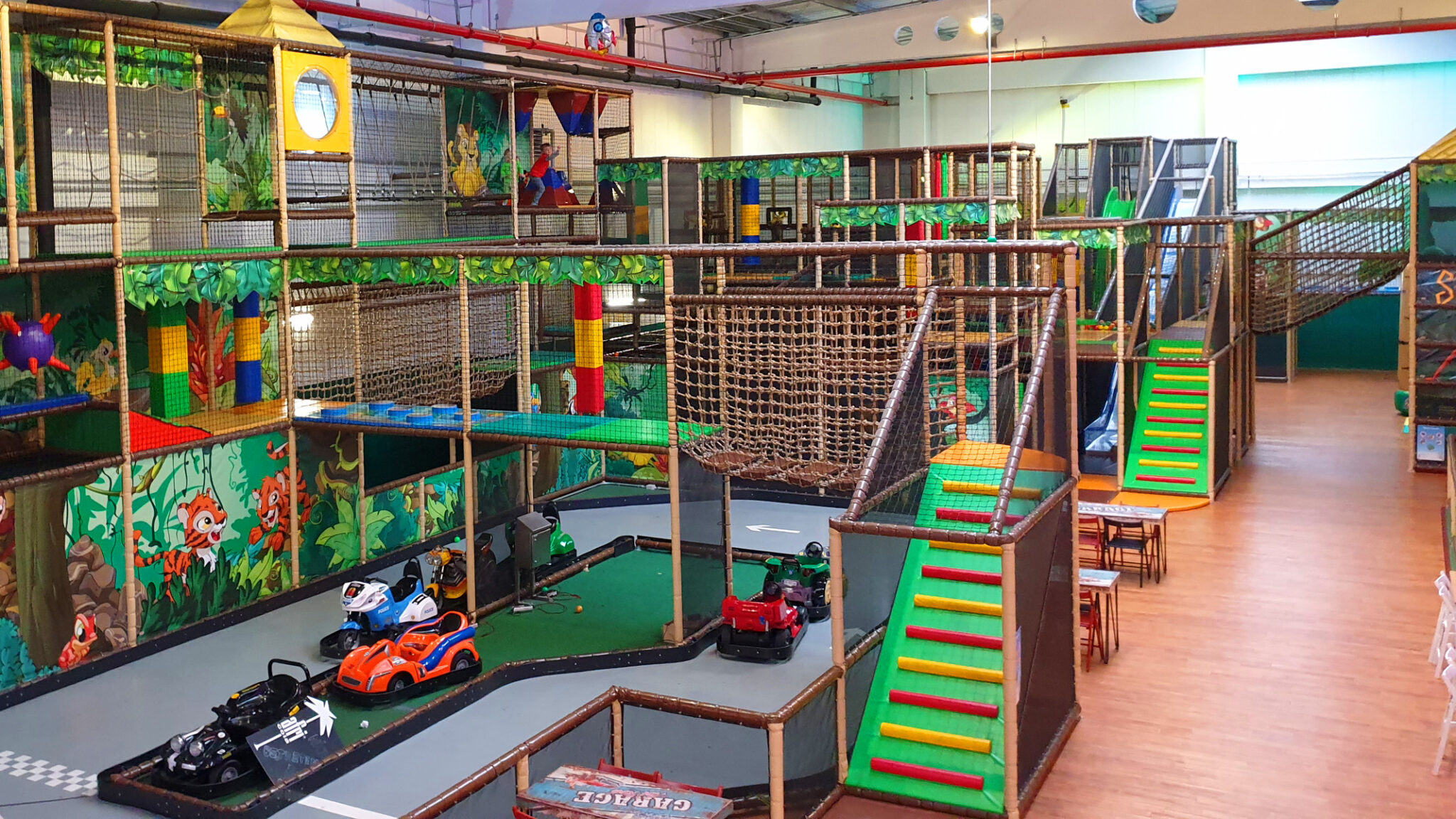 Letz Fetz – Indoorspielplatz in Neufahrn bei Freising mit Parkhaus