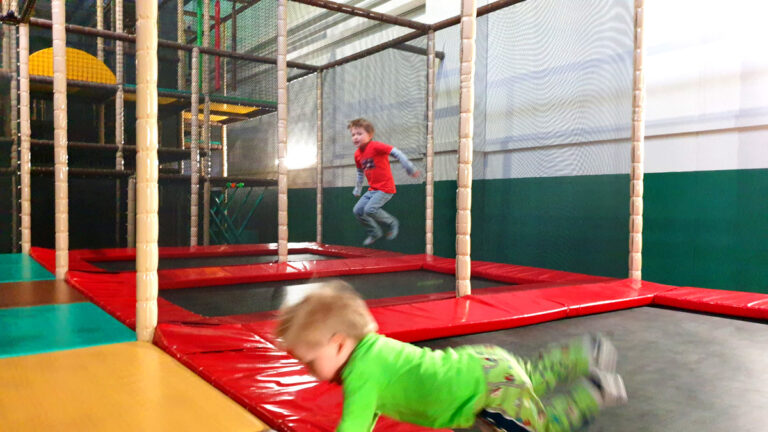 Letz Fetz – Indoorspielplatz in Neufahrn bei Freising mit Parkhaus