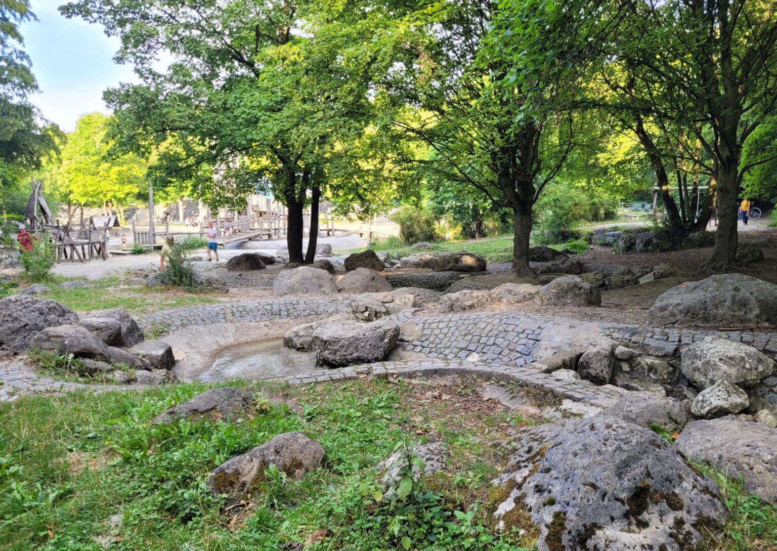 Der gigantische Wasserspielplatz im Westpark München - Ich spring im Dreieck
