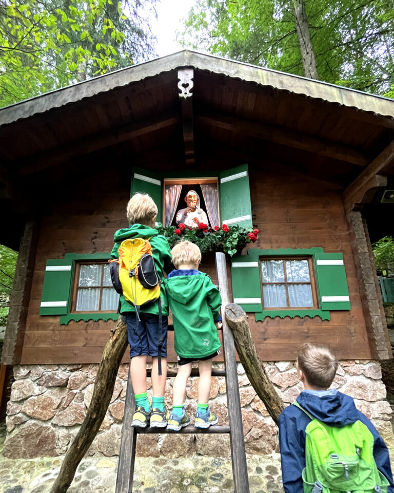 Freizeitpark Ruhpolding – Märchenwald mit Fahrgeschäften, Dinos und ...